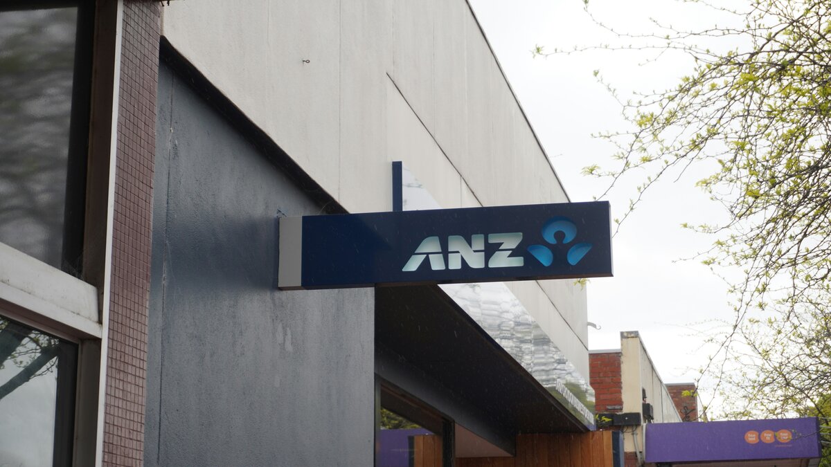 Commonwealth Bank, ANZ cut variable rates